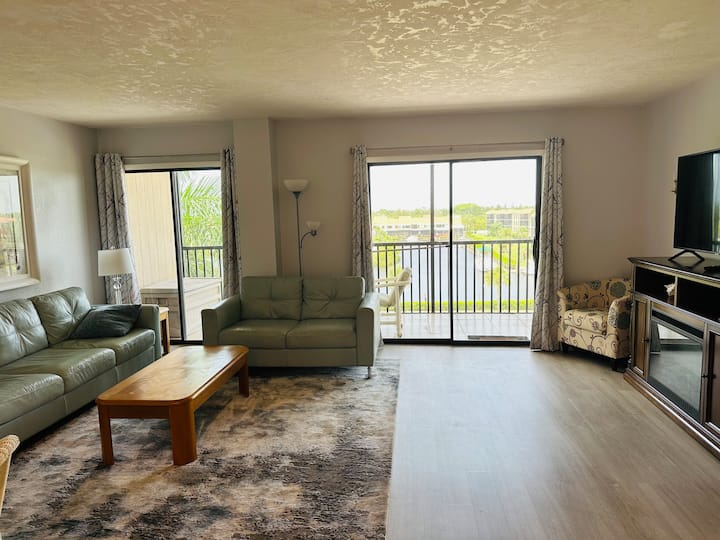 Top Floor Two Bedroom Condo W Great View No Pets - Punta Gorda, FL