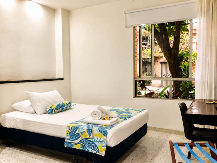 Habitación Hotelera Con A/c En Granada - Cali