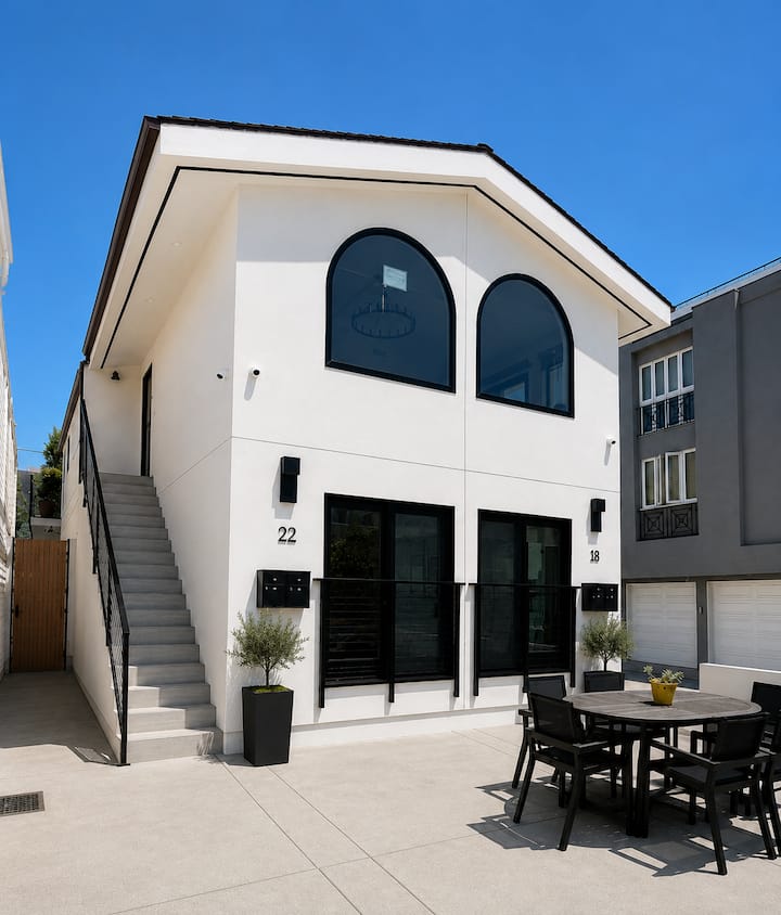 Modern Beach Retreat | Steps To Sand | Ocean View - Hermosa Beach, CA