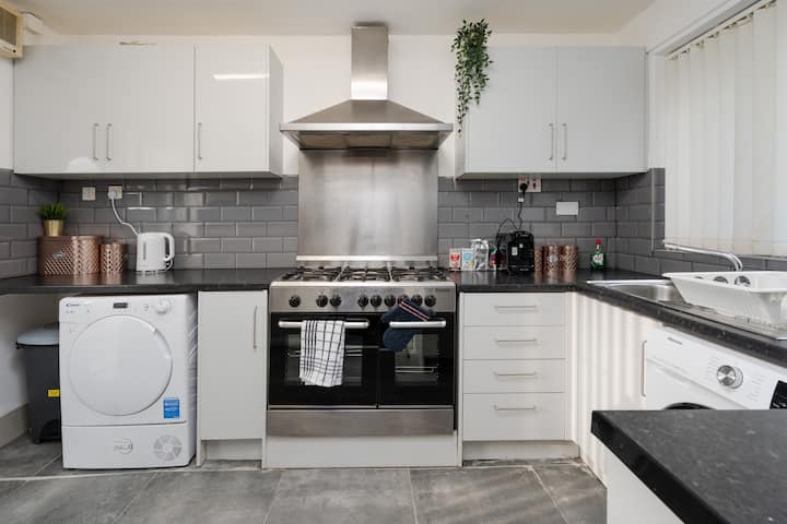 Manchester House Sleeps 14 Gated Parking Pets - Manchester