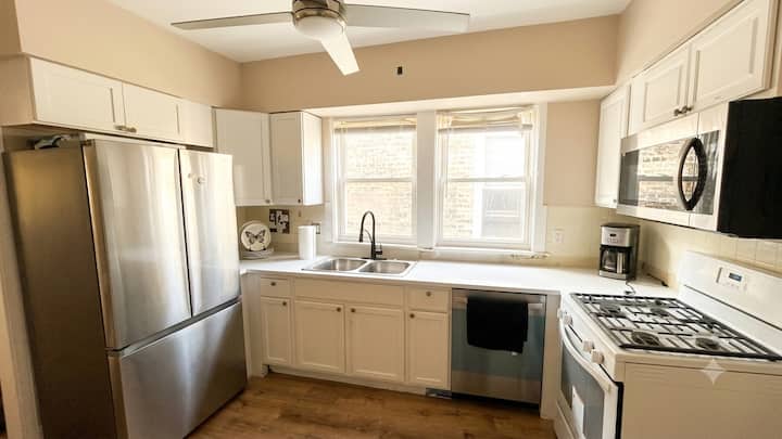 Your Basecamp: Cozy Beds, Trails, Tennis - Evanston, IL