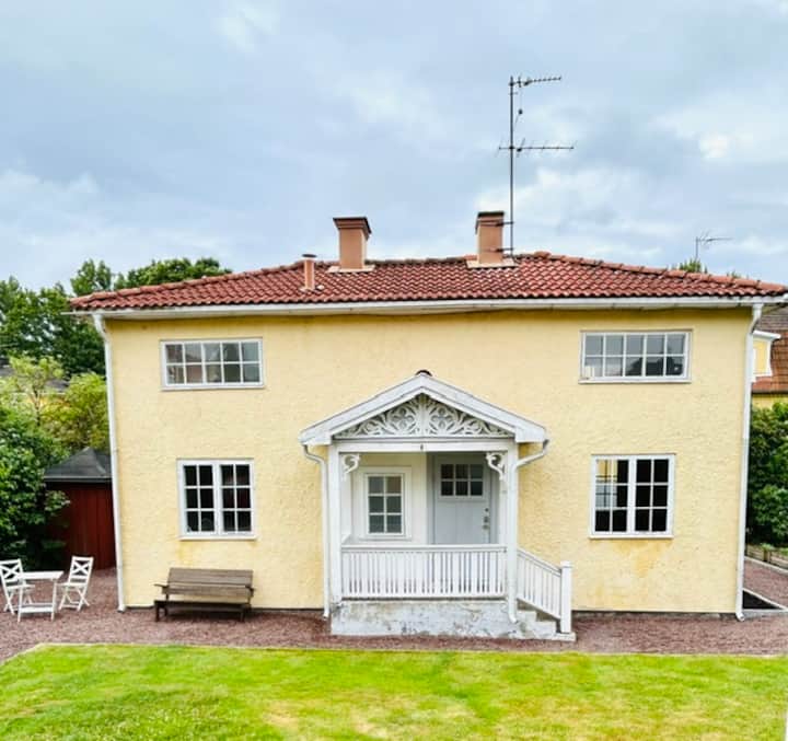 Lilla Gårdshuset - Centralt, Lugnt Och Charmigt - Karlstad