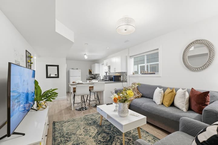 Modern 2br Near Downtown • Walk To Skytrain - Vancouver