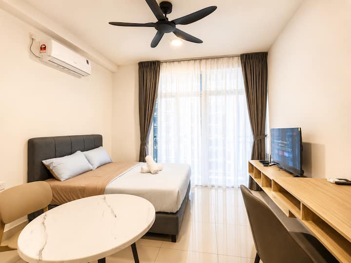 Trellis Deluxe Studio, Near Ciq, Wi-fi, Netflix - Sembawang