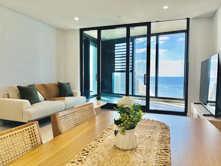 Hygge|ocean Skyline Absolutely Beach Front - Surfers Paradise