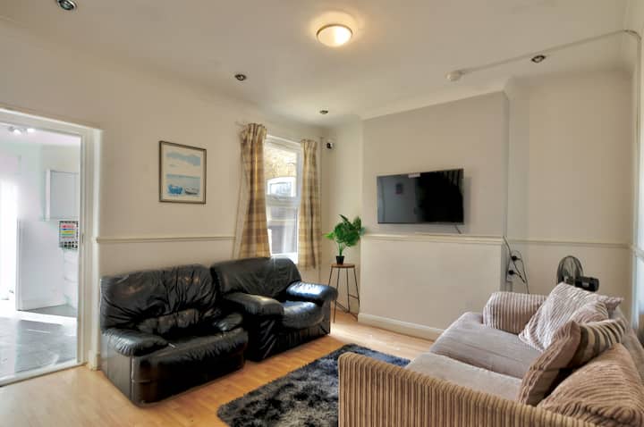 Home Near Heathrow - London Heathrow Airport (LHR)