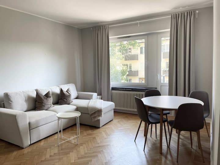 Spacious 1br With Balcony For 4 Guests - Stockholm