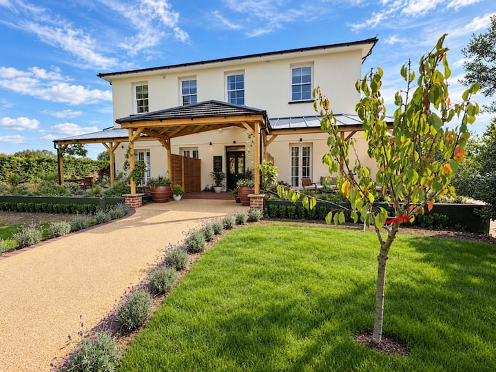 Elegant Terrace Suite | South Downs & Arundel - Arundel