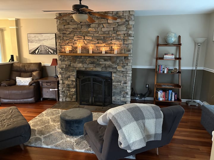 Hudson Landing | 4br, Pool & Fireplace - Red Hook, NY