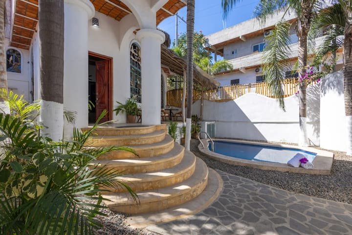 5 To 8 Min Walk To Beach Or The Action With Pool - Mexico