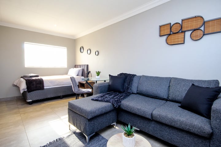 Scheunberg 3 | Modern Bachelor Flat - Centurion