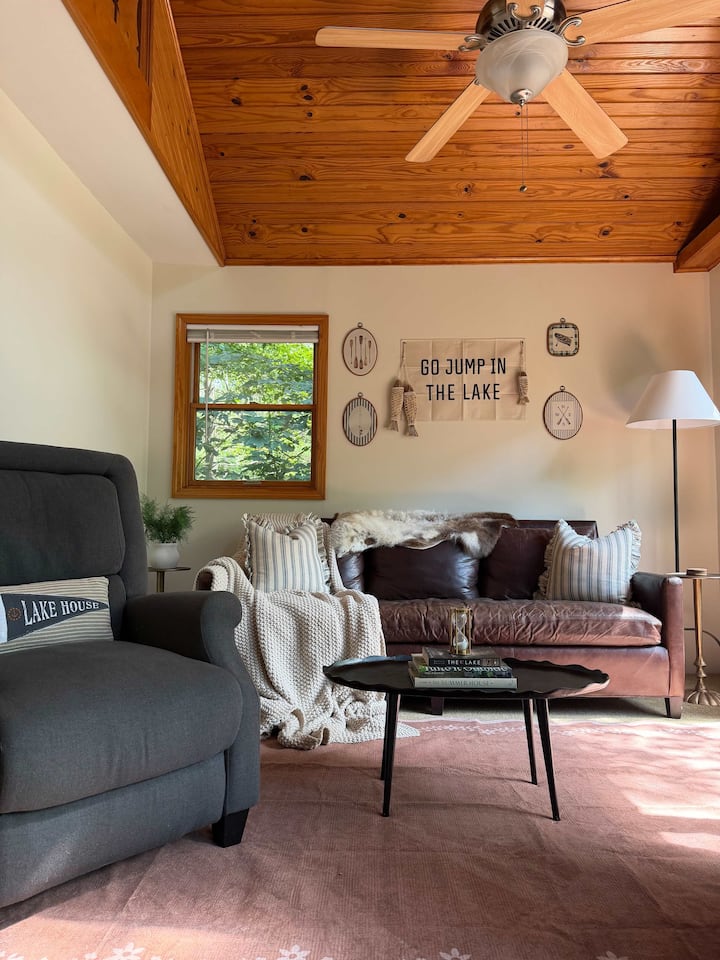 Waterfront Lake Views With Hot Tub In Hocking Hill - Logan, OH