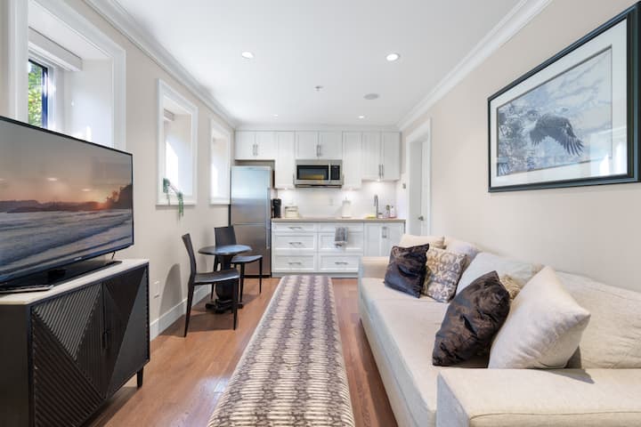Cozy Kitsilano 1-br Suite W/ Ensuite Laundry - Vancouver