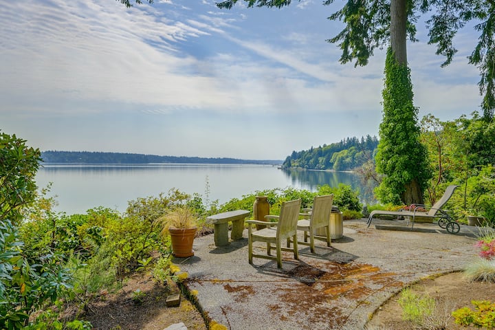 Charming Waterfront Home With Mt Rainier View - Olympia, WA