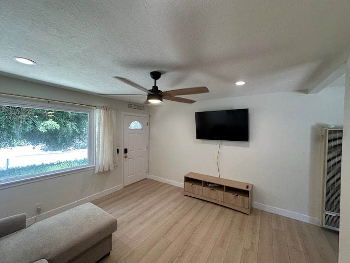 Newly Updated 1b/1ba Unit With Quick Beach Access! - San Clemente, CA