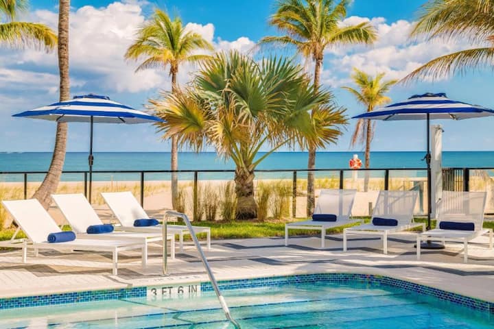 Steps From The Beach + Restaurants & Heated Pool - Fort Lauderdale, FL