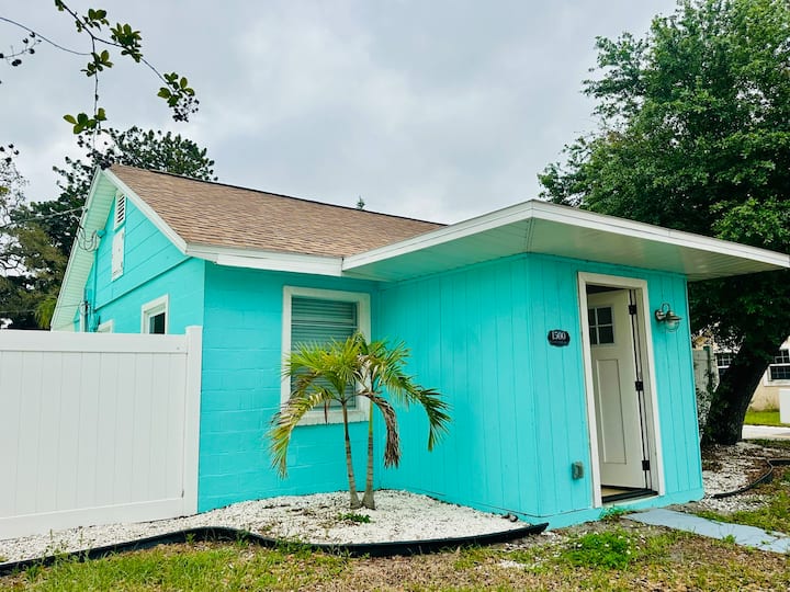 Blue Cottage, Sleeps 4 - Largo, FL