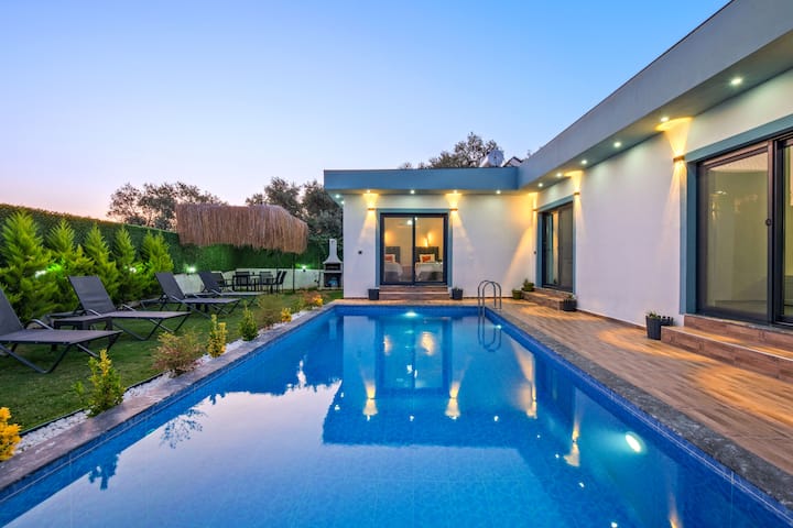 Havuzlu Korunaklı Villa - Ören