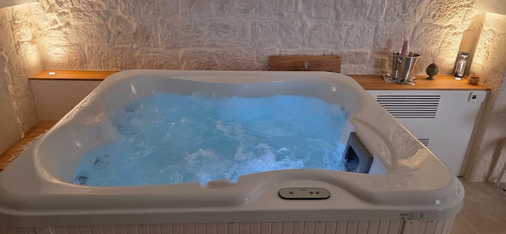Suite Pietra Chiara Ostuni - Jacuzzi & Relax - Ostuni
