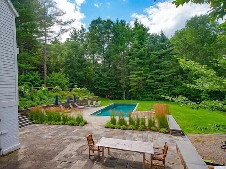 Private Estate W/ Pool & Pond - Nassau, NY