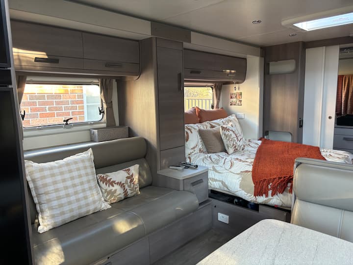 Luxury Caravan Stay - Budgewoi