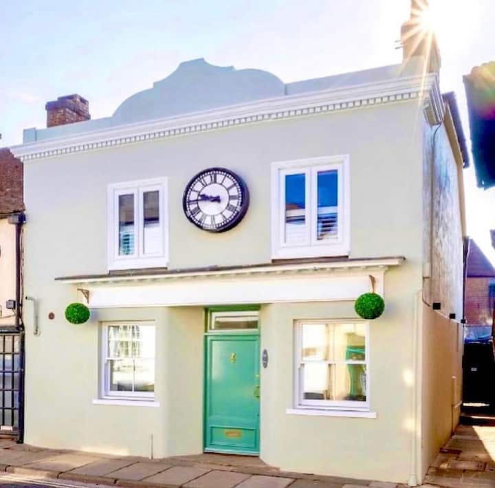 Quirky Bolt Hole In Midhurst - Midhurst