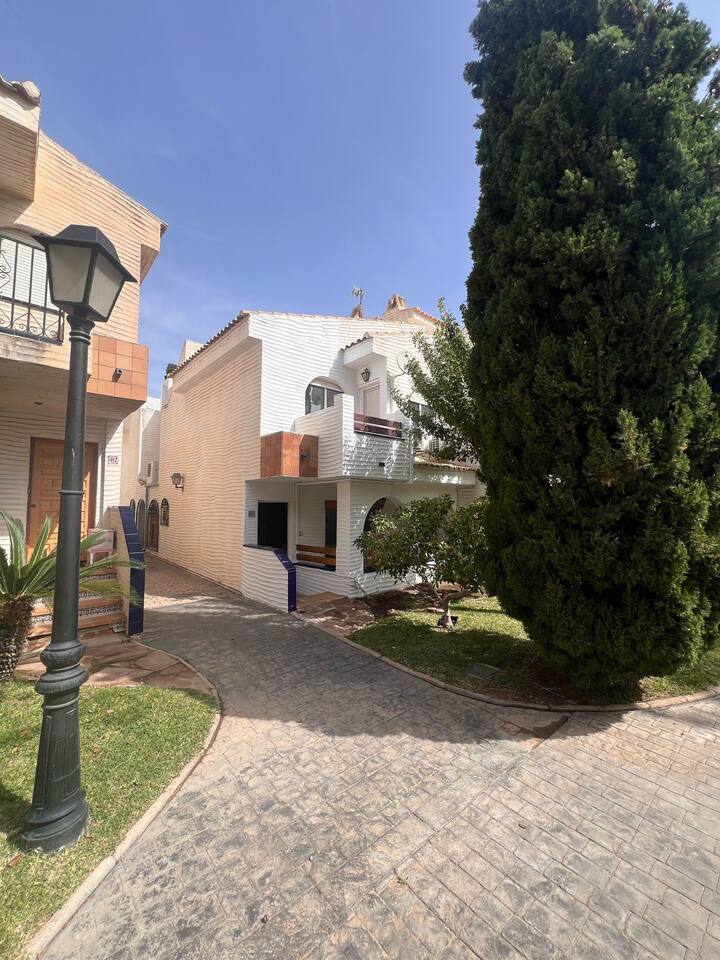Playa, Piscinas Y Jardines - Santa Pola