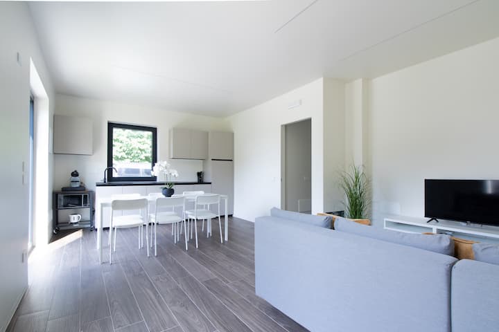Guesthost - Bright Apartment With Parking - Valeggio sul Mincio
