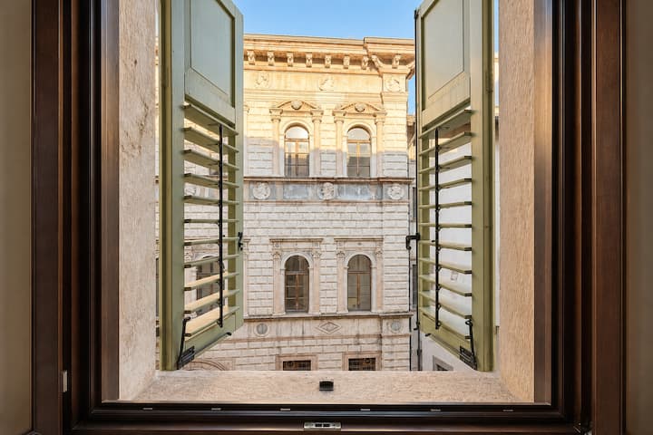 Oss Mazzurana Apartment | By Goldensuitesitaly - Trento
