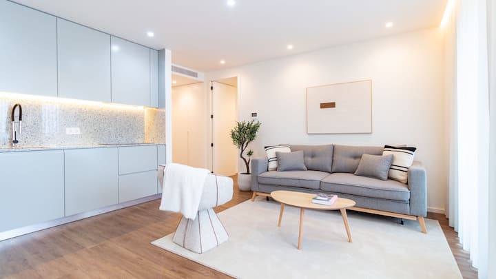 Elegant 1br Retreat Near Metro By Lovelystay - Vila Nova de Gaia