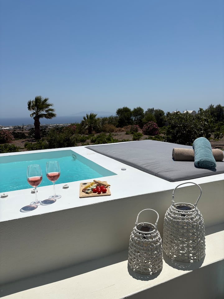 Agioktima Jacuzzi Suite - Santorini