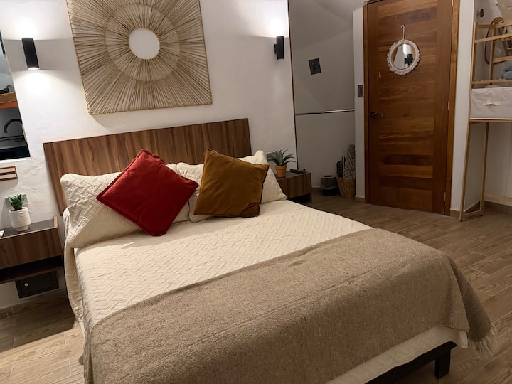 Bonita Suite* Céntrica Con Estacionamiento* - Puebla