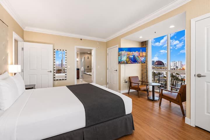 Sphere View King Suite|on Strip| Lazy River/pool! - Aeropuerto de Las Vegas McCarran Harry Reid (LAS)