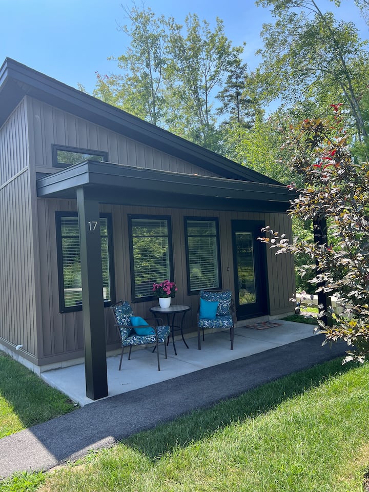 Cozy Cottage Getaway - Scarborough, ME