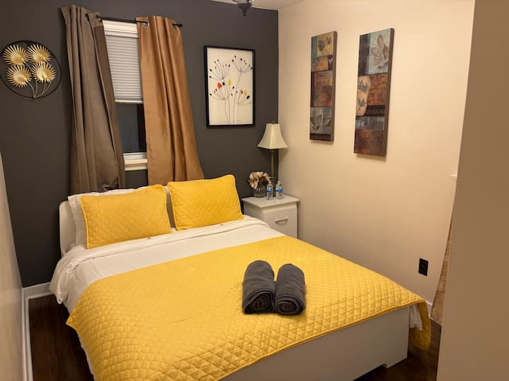 Niagara Falls 2 Units With 4br Sleeps 11 Big Yard - Niagara Falls
