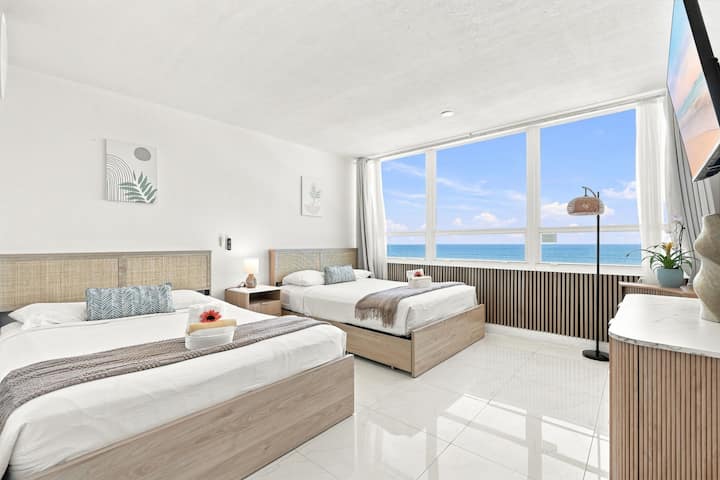 Ocean View Renovated Apartment | Parking And Pool - Miami Beach, FL