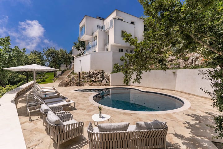 Villa Sophie | Heated Pool, Sea Views & Concierge - Massa Lubrense