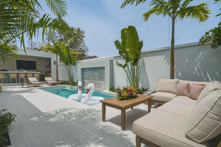 Villa Seluj | Citrine - Chic 1br, Pool & Rooftop - Nassau