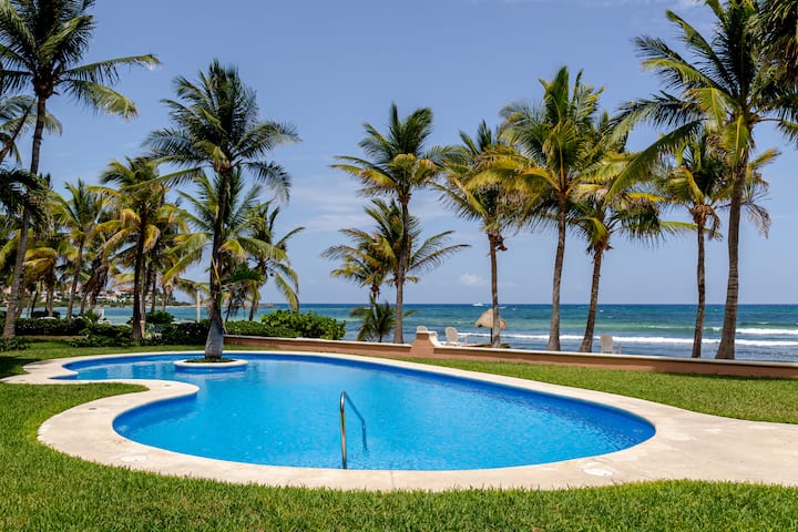 Oceanfront Condo W/ Pool & Terrace, Walk To Beach - Puerto Aventuras