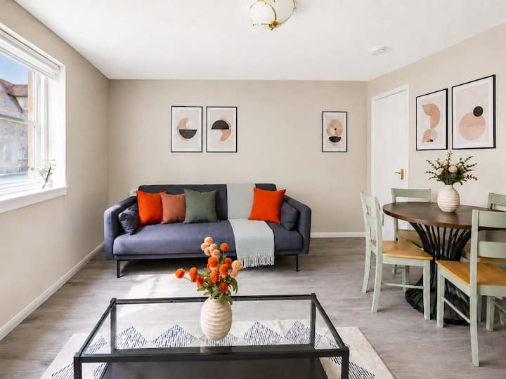 Charming 2br Flat Near Holyrood Park & Old Town - Edinburgh