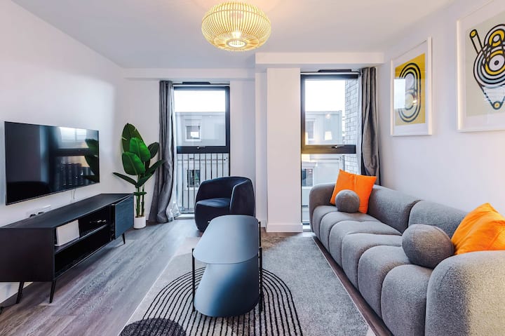 Stylish 2br 2ba - Gym & Co-working - Salford