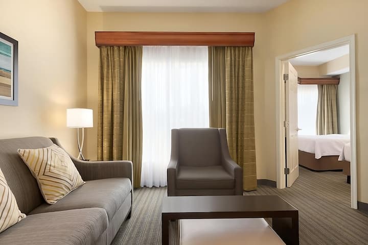 The Getaway You Deserve! 3 Units, Outdoor Pool! - St. Petersburg, FL