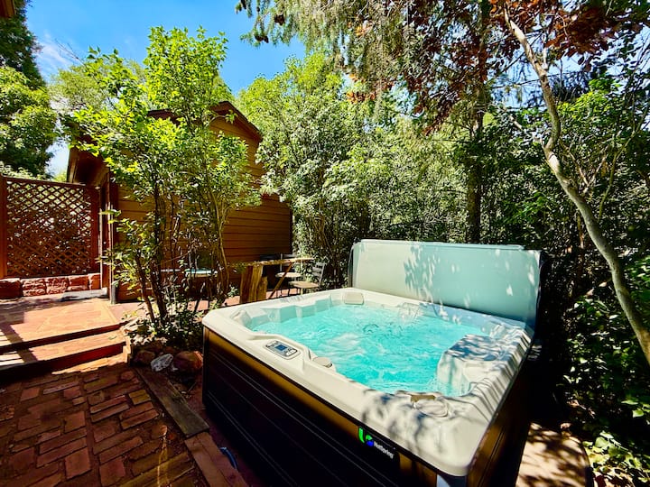 Red Rocks Retreat | Hot Tub, Pet Friendly - Colorado Springs, CO