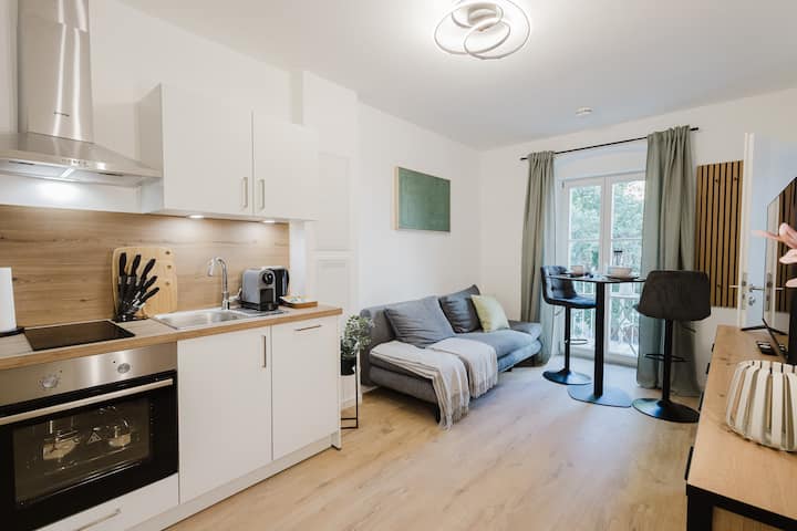 Stayon Central Stay | Balcony Apartment - Regensburg