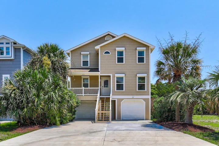 Sandman By The Sea- Pet Friendly 4 Br - Kure Beach, NC