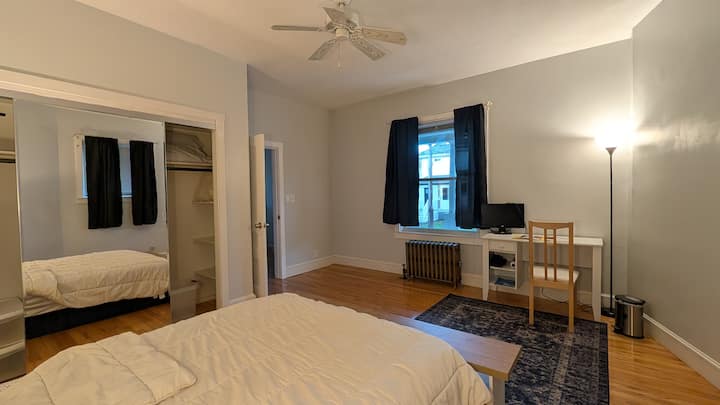 Big Room Moody, Brandeis, Bentley, Opt Parking - Weston, MA