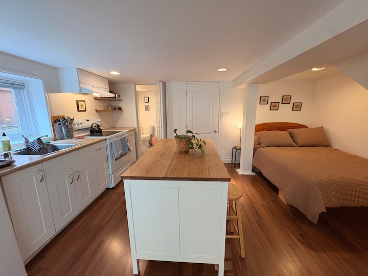 Cozy Earl Grey Studio - Victoria