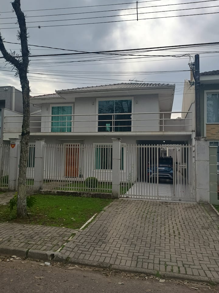 Casa Em Frente Ao Aeroporto Do Bacacheri - Curitiba