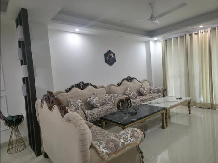 3bhk Floor For Small Family Gatherings And Parties - Faridabad