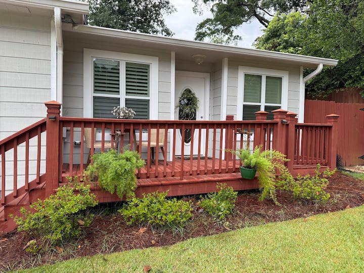 Cozy Guest House W/ Private Entrance - Tallahassee, FL